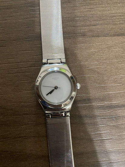 Swatch zenski sat