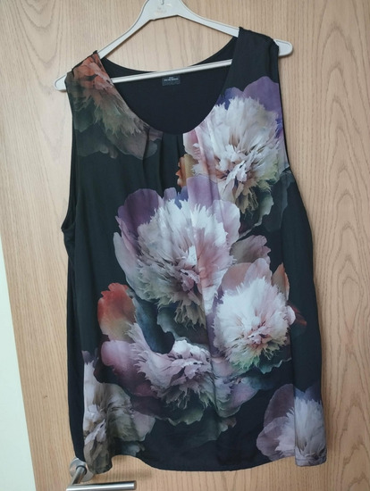 Cvetna tunika Sixty Sense,velicina 48-50 ili 3 XL