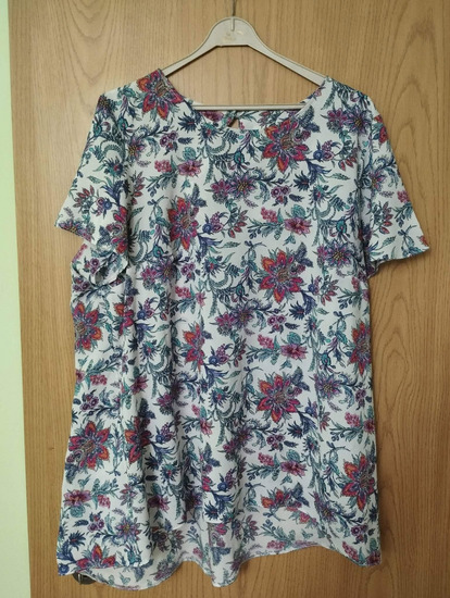 Sarena cvetna tunika,velicina 48-50 ili 3 XL