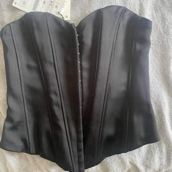 Zara korset sa etiketom