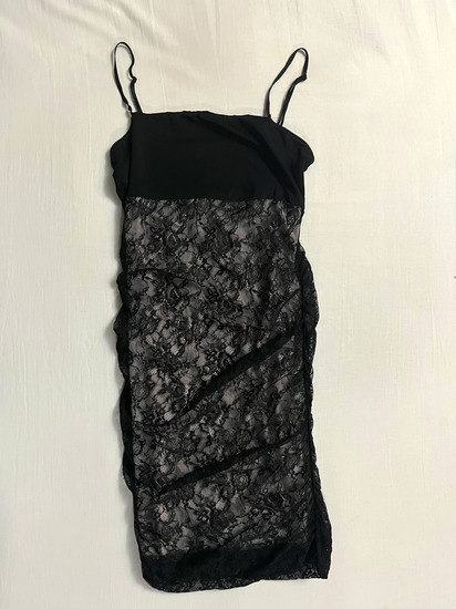 Elegantna crna mini haljina