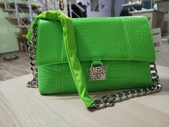 SnizenaNova zelena Steve Madden torba