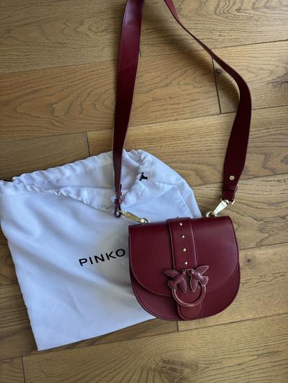Pinko crvena torba