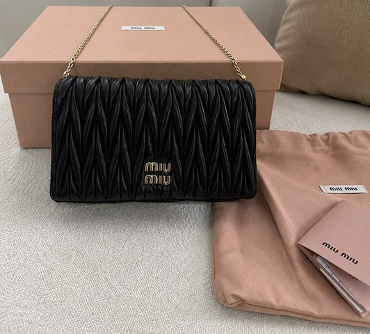 Miu Miu Matelassé Shoulder Bag nova %140000%
