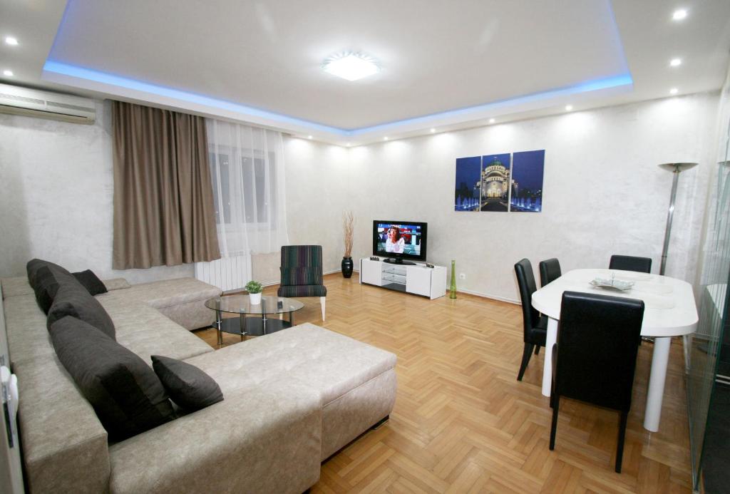 Apartment Dorcol plus paid garage