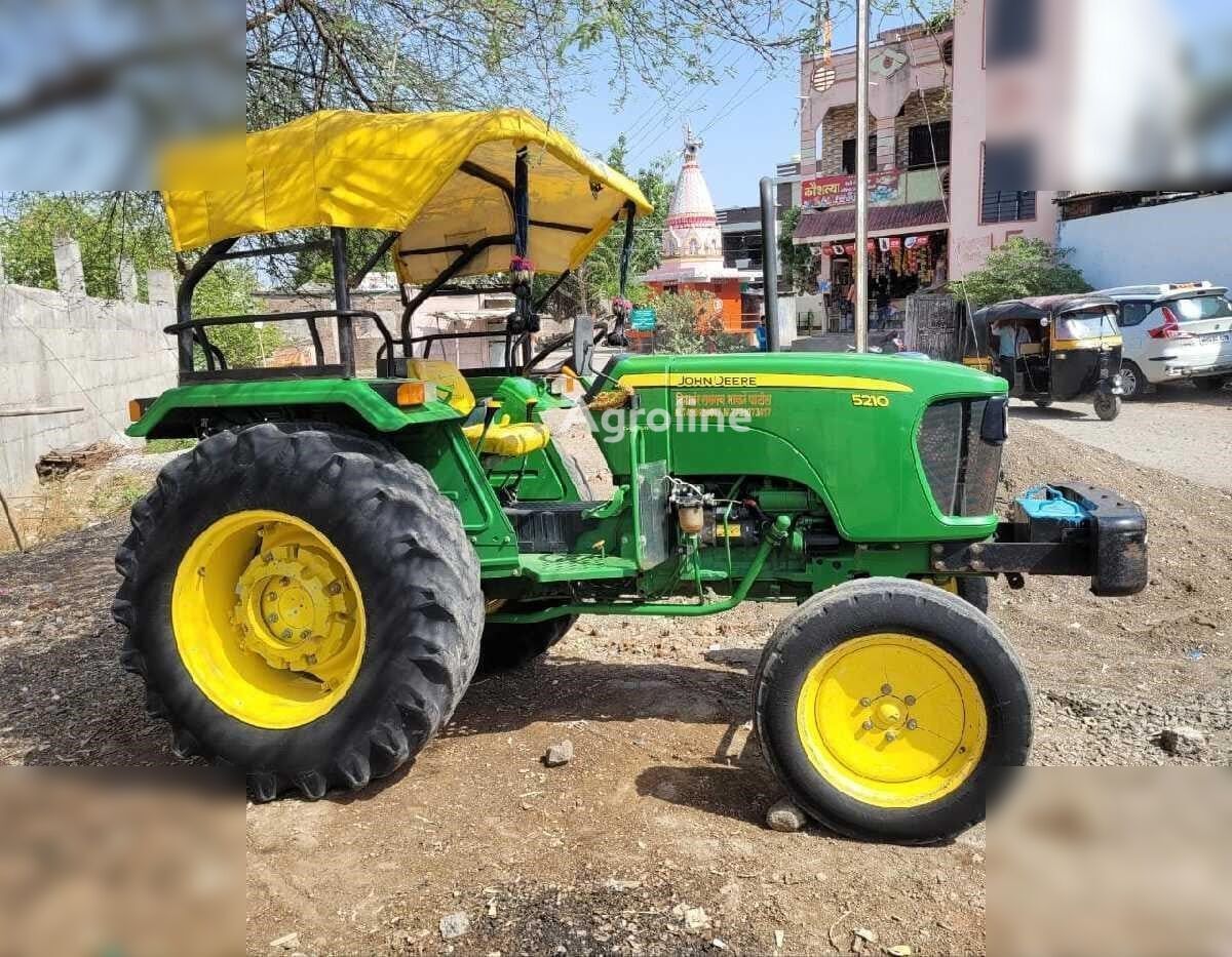 Novi John Deere 5210 traktor točkaš