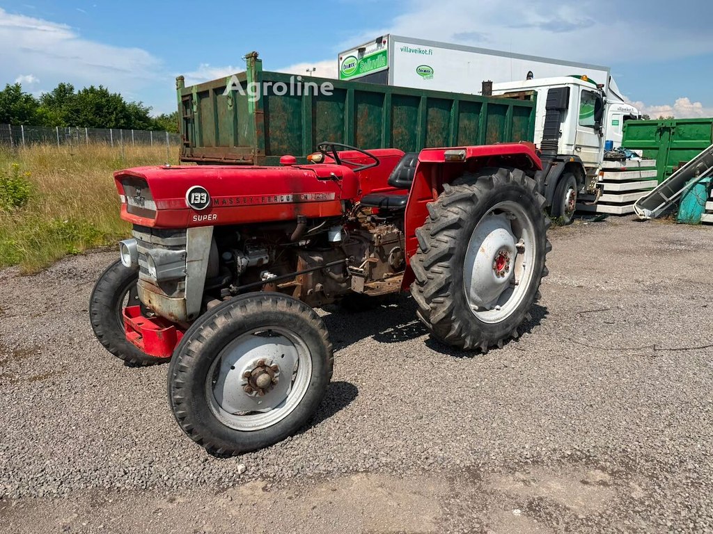 Massey Ferguson 133 tractor traktor točkaš