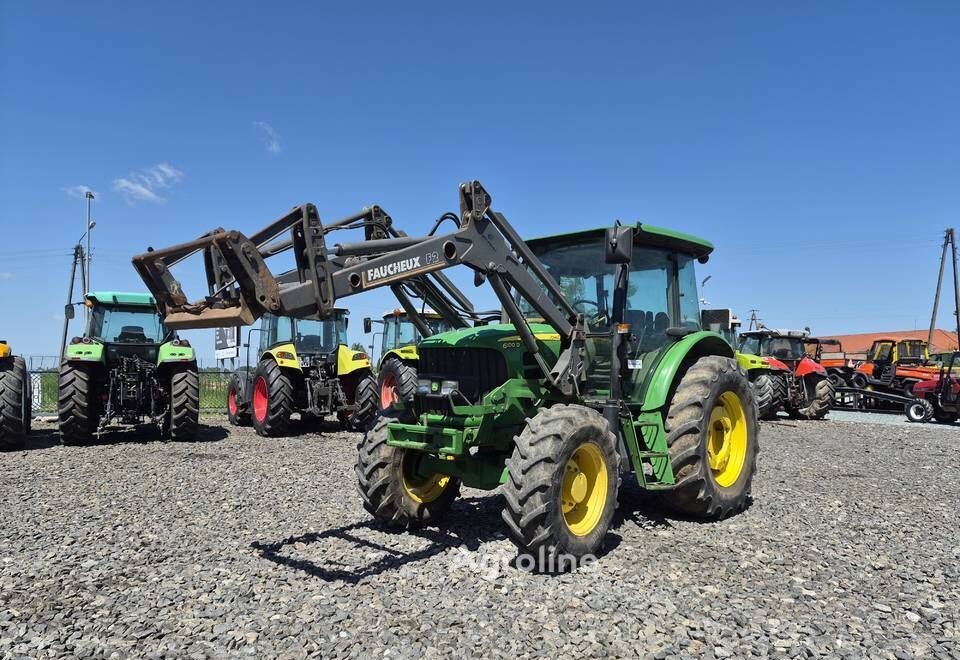 John Deere Traktor John Deere 6100D z ładowaczem Faucheux traktor točkaš