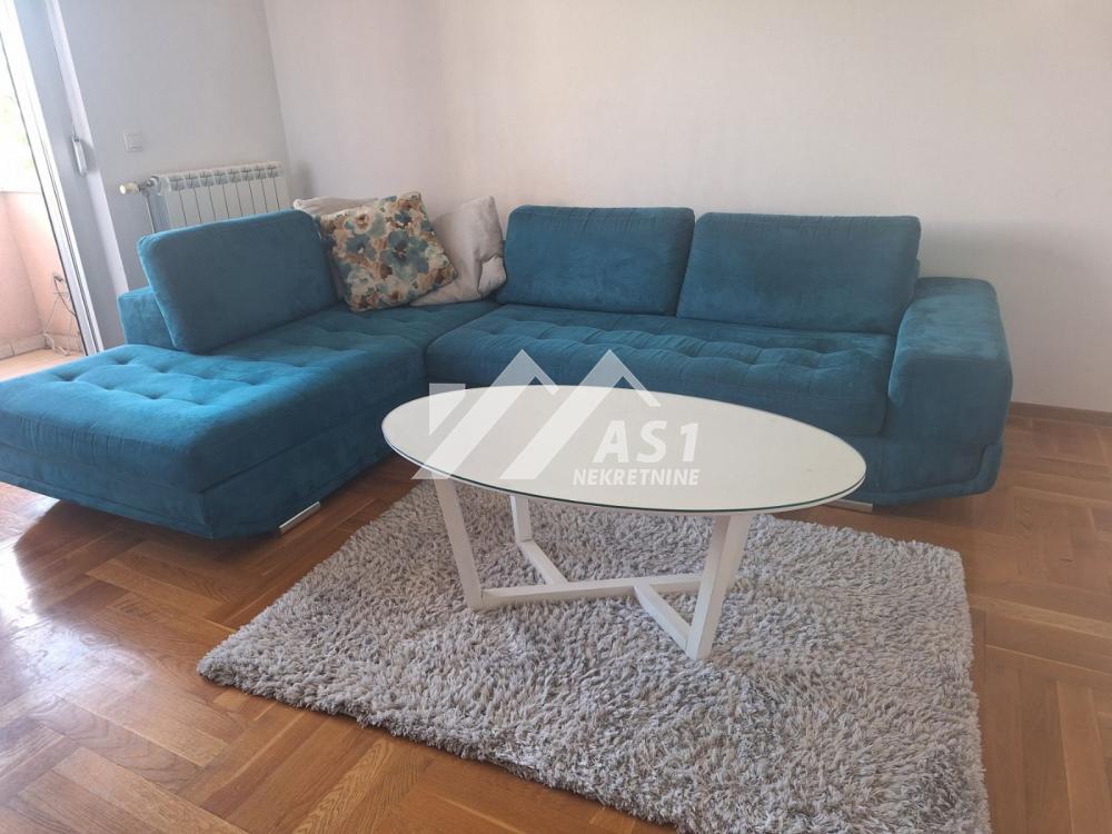 IZDAJE SE DVOIPOSOBAN STAN NA ROTKVARIJI ID#7130
520 €