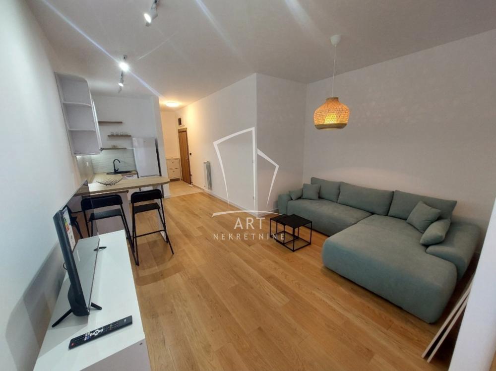 Bulbulder, sa garažnim mestom ID#9463111
600 €