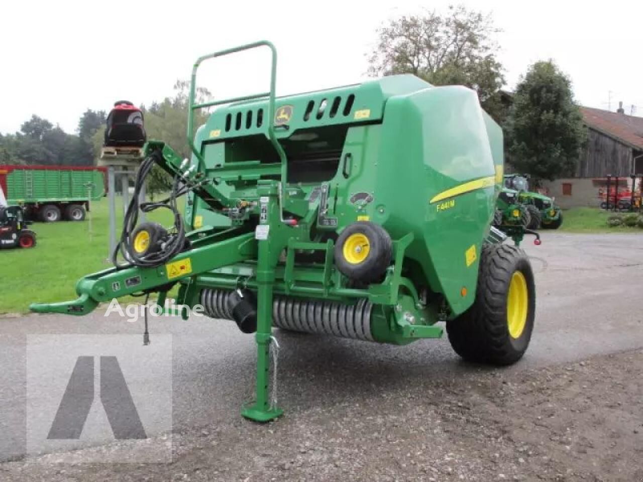 John Deere f441m balirka za četvrtaste bale