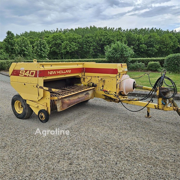 Prodaje se New Holland 940 balirku za četvrtaste bale na aukciji