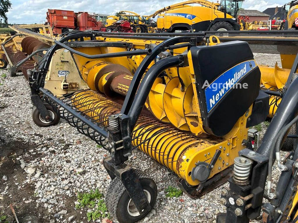 Prodaje se New Holland 273 balirku za četvrtaste bale na aukciji