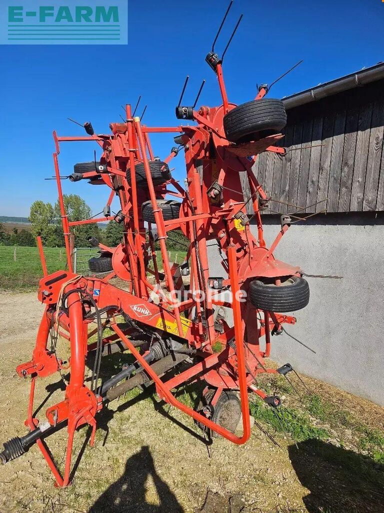 Kuhn gf 8702 prevrtač sena