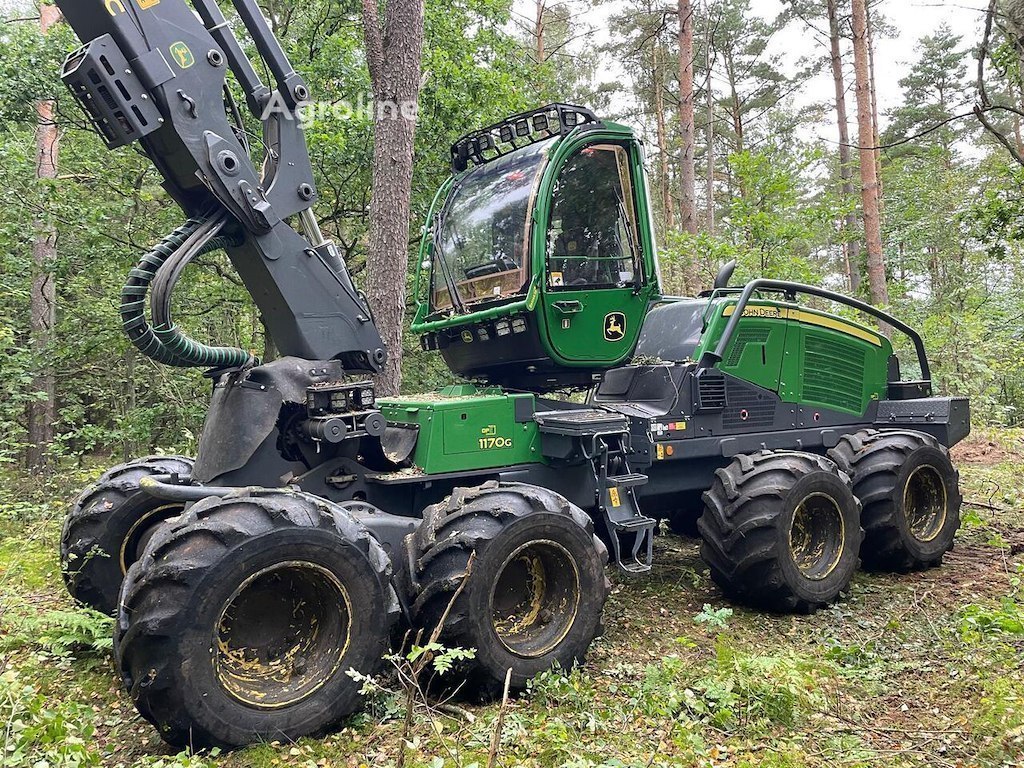 John Deere 1170 G harvester