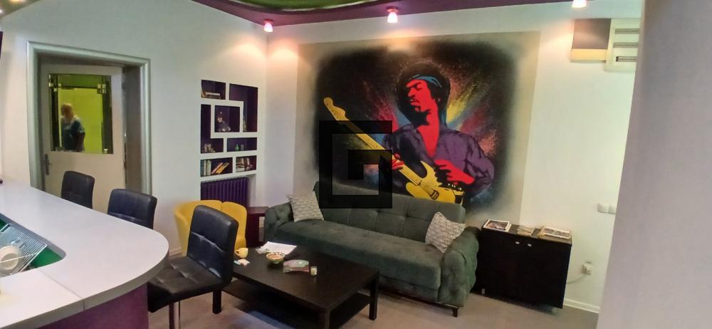 Renoviran salonski stan u centru-idealan za život ili poslovni prostor ID#2258
350.000 €