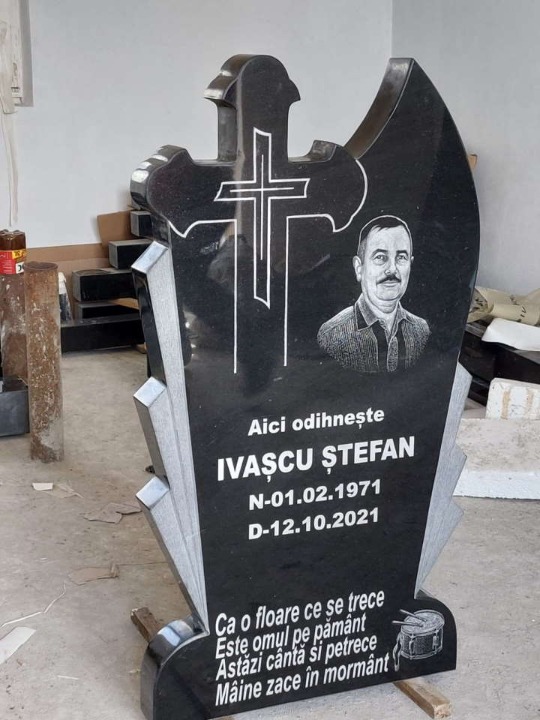 AKCIJA Izradjujemo nadgrobne spomenike i grobnice