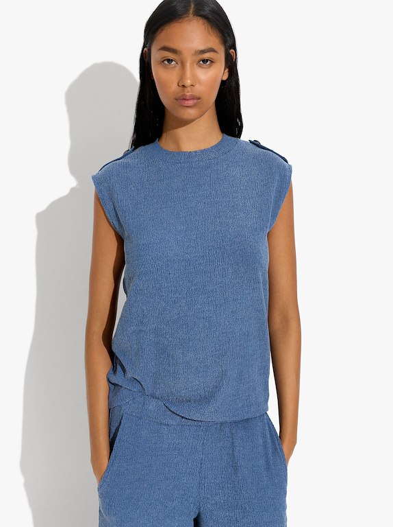 TOP WITH BUTTON DETAIL