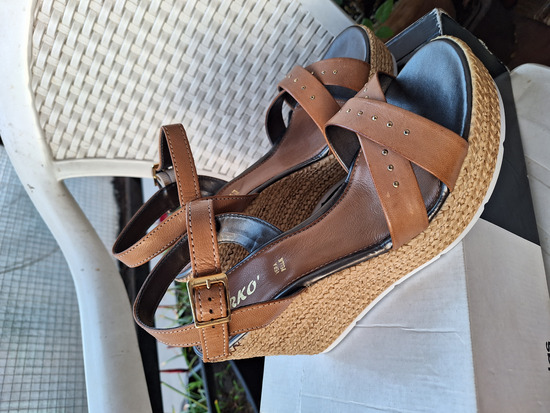 Kozne sandale br 41 Nove