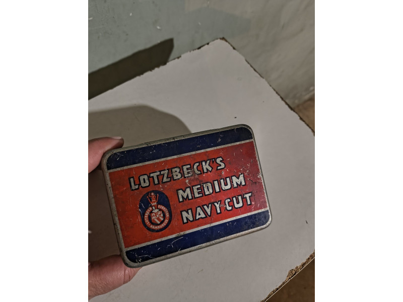 NAVY CUT STARA METALNA KUTIJA ZA DUVAN