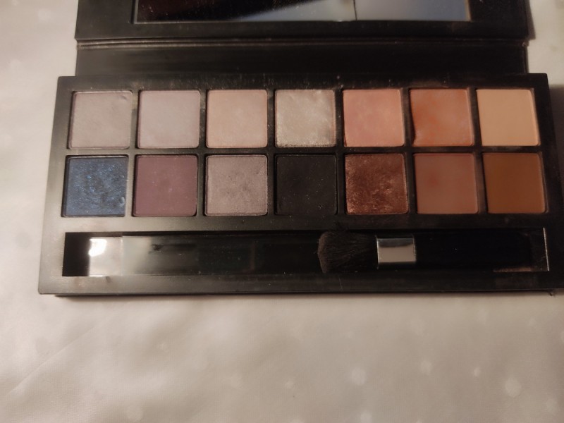 FANTASTIČAN SET SENKI U NATURAL TONOVIMA