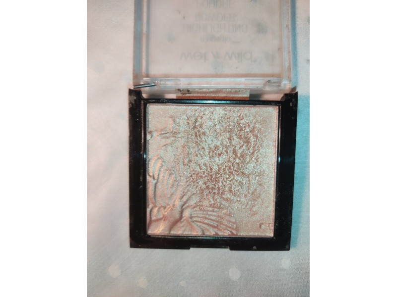 WET WILD HIGHLIGHTING POWDER KVALITETAN