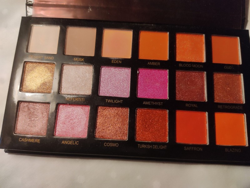HUDA BEAUTY PALETTE SET FANTASTIČNIH SENKI