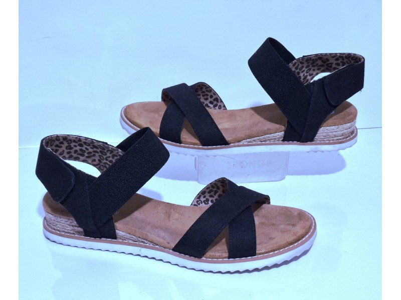 Fantasticne ,,SKECHERS,, NOVE sandale br.40