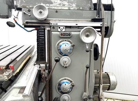 Столна фреза DECKEL FP 2 LB 3 осе дигитални приказ одржавано оригинално стање