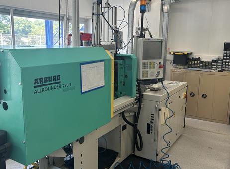 Mašina za injekciono prešanje Arburg Allrounder 270S