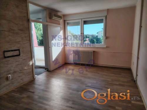 veoma svetao stan na Novom Naselju