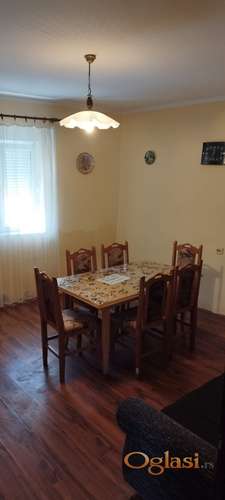 Prodajem kucu u Sremskim Karlovcima
