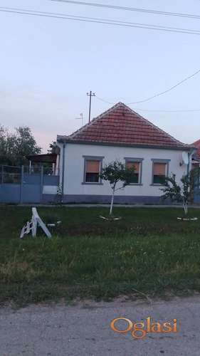 Prodajem kucu u Banatskoj Dubici