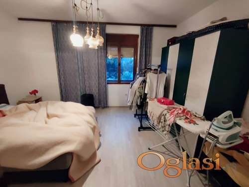 KUĆA - SREMSKI KARLOVCI - SREMSKI KARLOVCI - 256m2 - 170000 evra