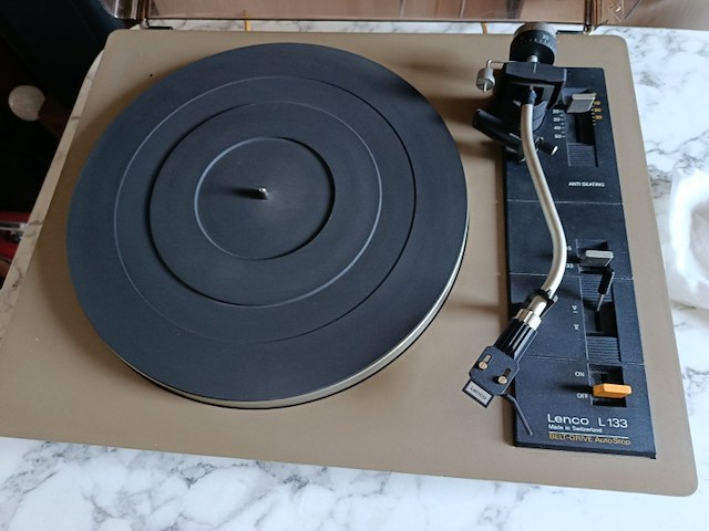 LENCO 133 belt drive, gramofon