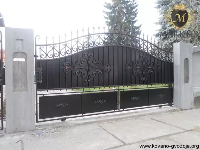 KLIZNE KOVANE KAPIJE