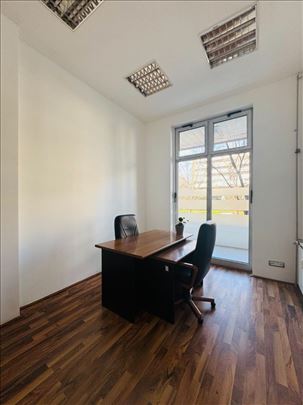 Retko u ponudi, lokal sa garaznim mestom