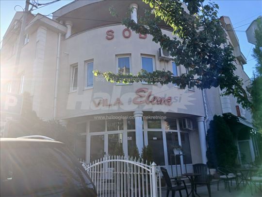 Izdaje se kuca/poslovni objekat sa parkingom