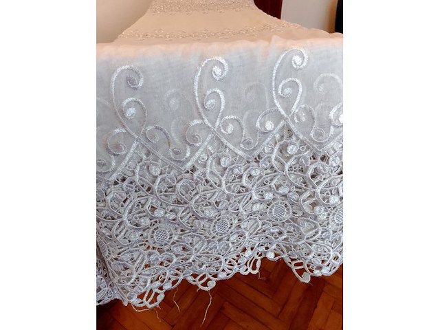 Zavesa bela sa bogatom bordurom kao čipka 240x630