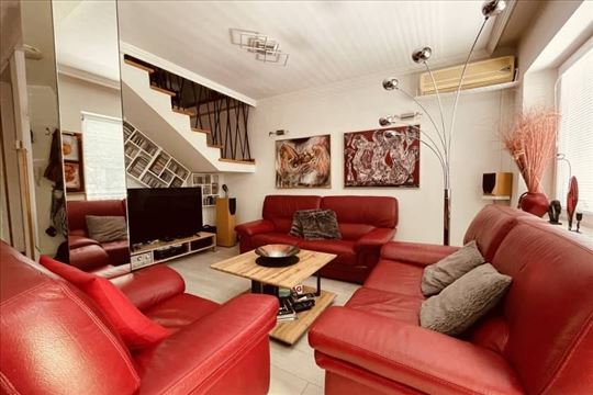 Izdaje se 3.0 tripleks stan na Ceraku, 140m2