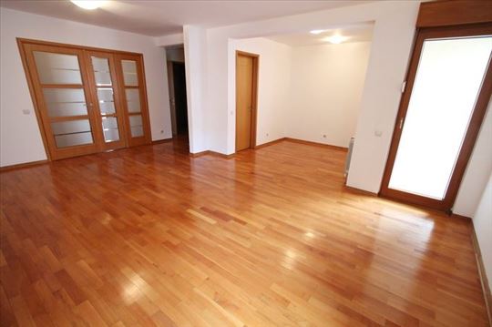 Odličan stan za pp na top lokaciji,garaža, ID 8938