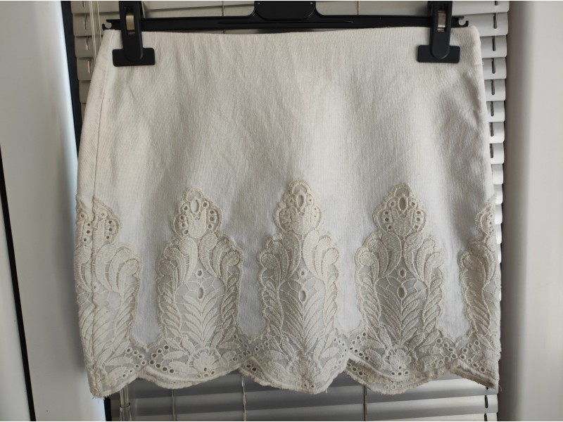 ZARA mini suknja sa cipkom vel S