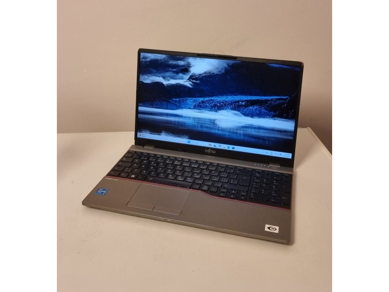 FUJITSU LIFEBOOK U7511_15.6"_i5-1145G7_16GB_SSD 256GB