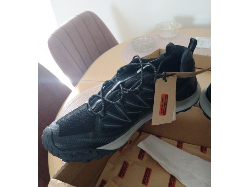 Nove cipele za trekking vel. 42