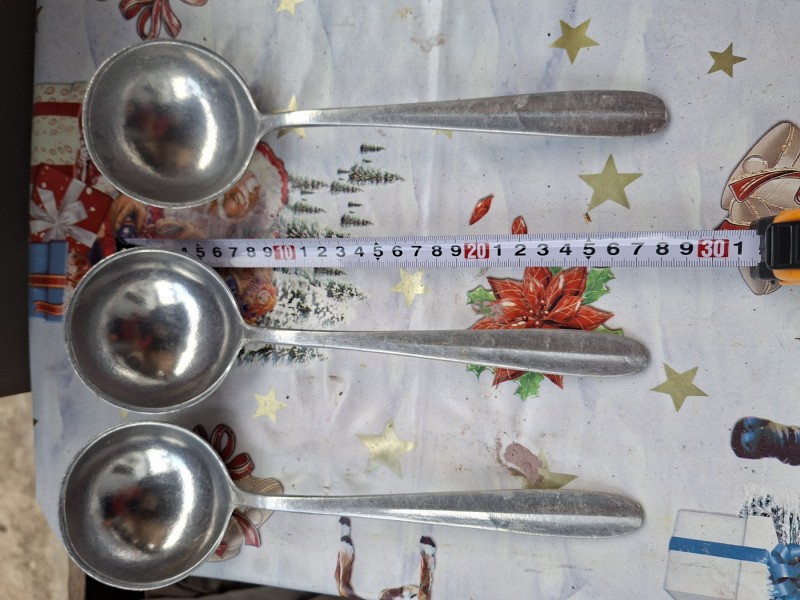 Tri aluminijumske kutlace