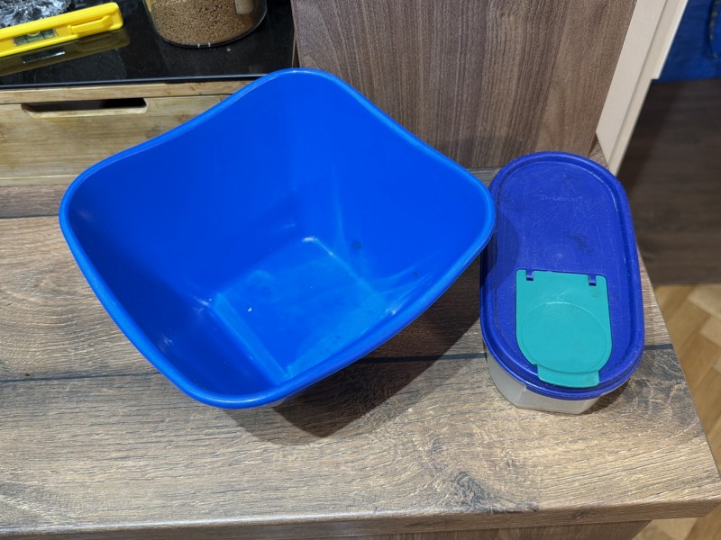 Sa slike tupperware