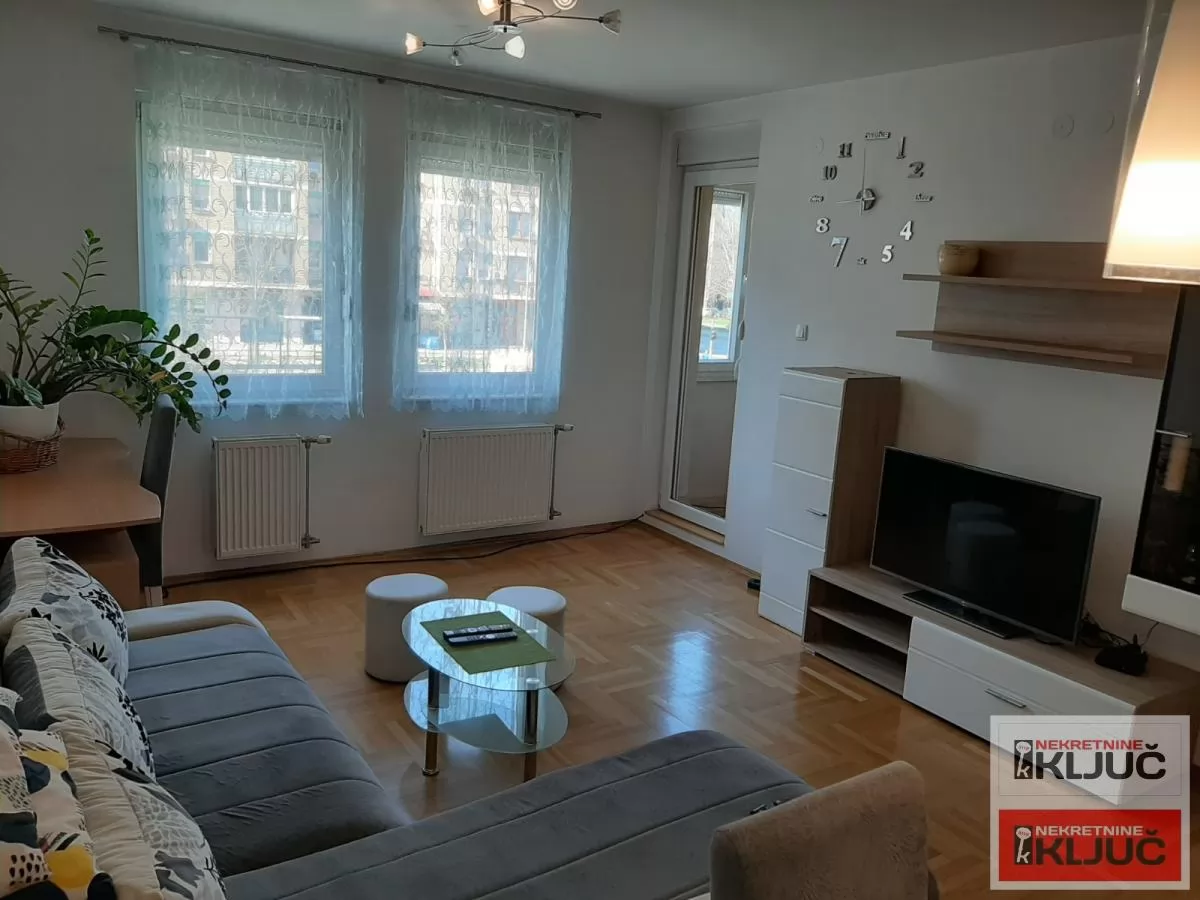 Jednoiposoban stan 45 m², Sajmište, Novi Sad