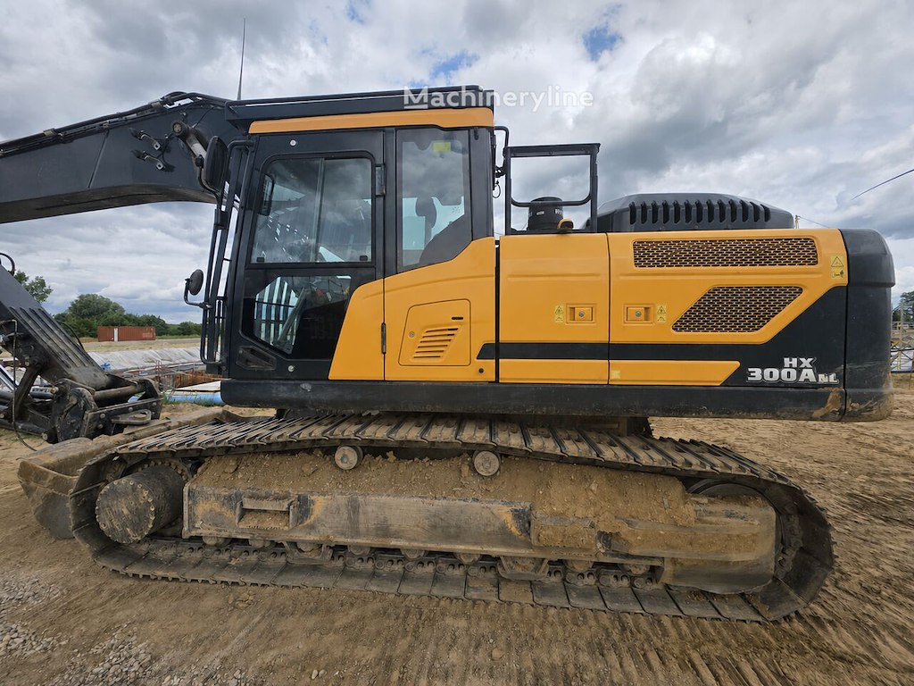 Hyundai HX300A NL bager guseničar