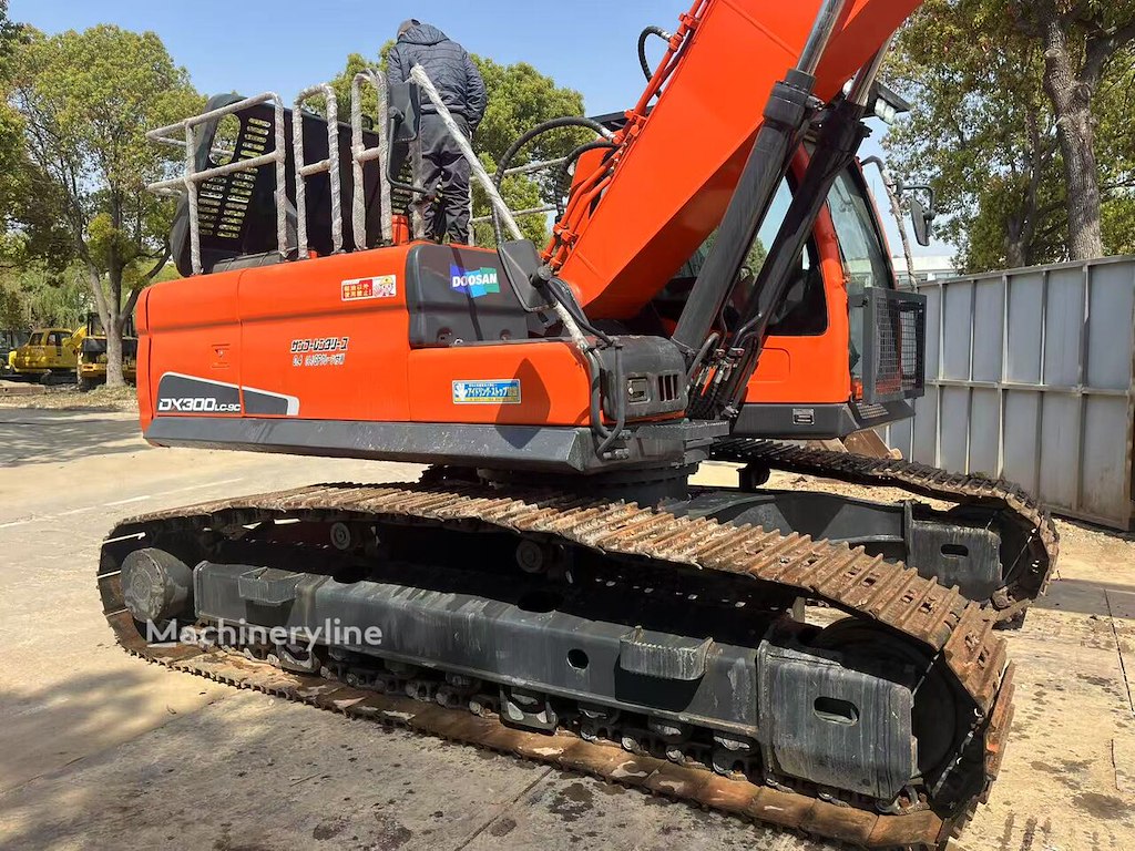 Doosan DX300LC-9C bager guseničar