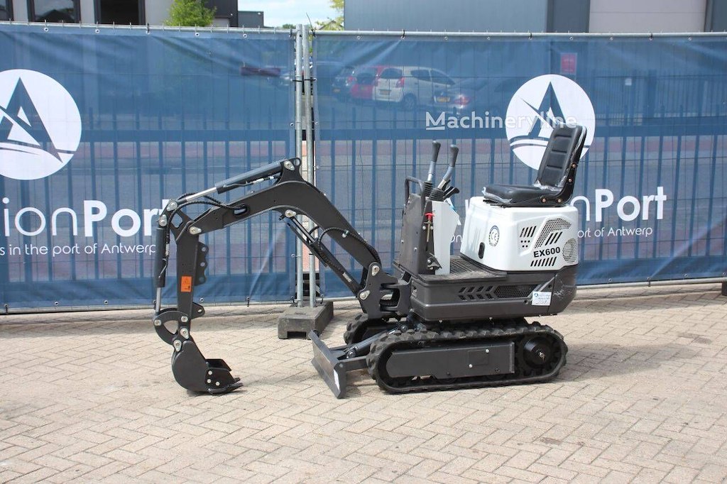 Prodaje se EX600 mini bager na aukciji